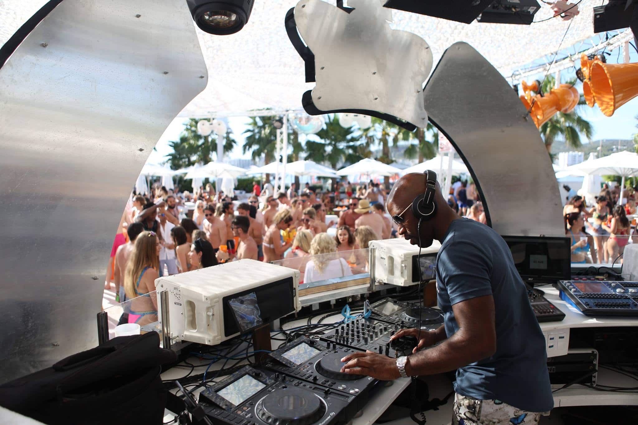 O Beach Ibiza — Beach Club in Ibiza, Spain | Guide Sandbeds 2025