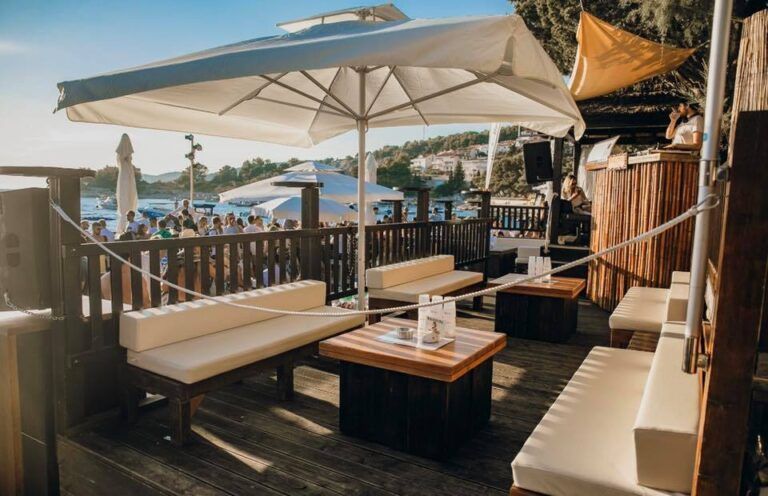 Hula Hula Beach & Bar — Beach Club in Hvar, Croatia | Guide Sandbeds 2026