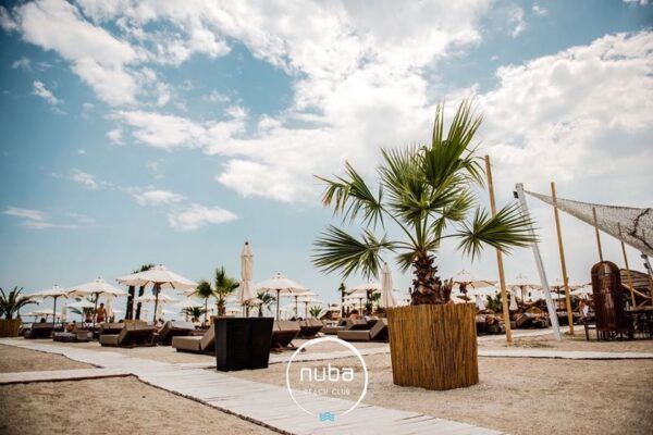 Nuba Beach Club 【Faites votre réservation】2025 | Sandbeds