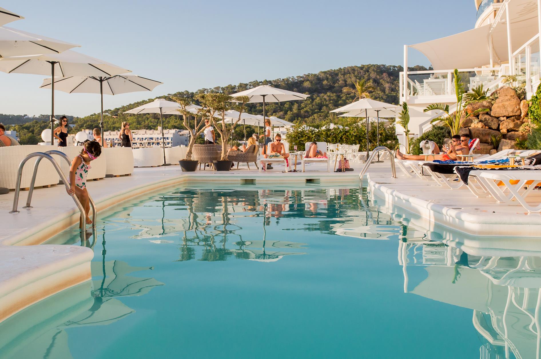 Cotton Beach Club — Beach Club in Ibiza, Spain | Guide Sandbeds 2025