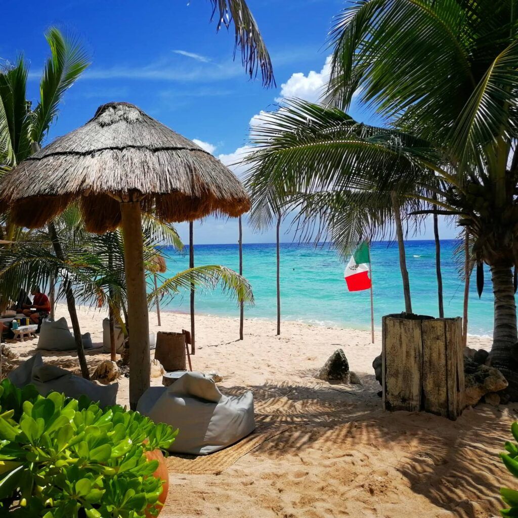 Punta Venado Beach Club — Beach Club en Cancún, México | Guía Sandbeds 2026